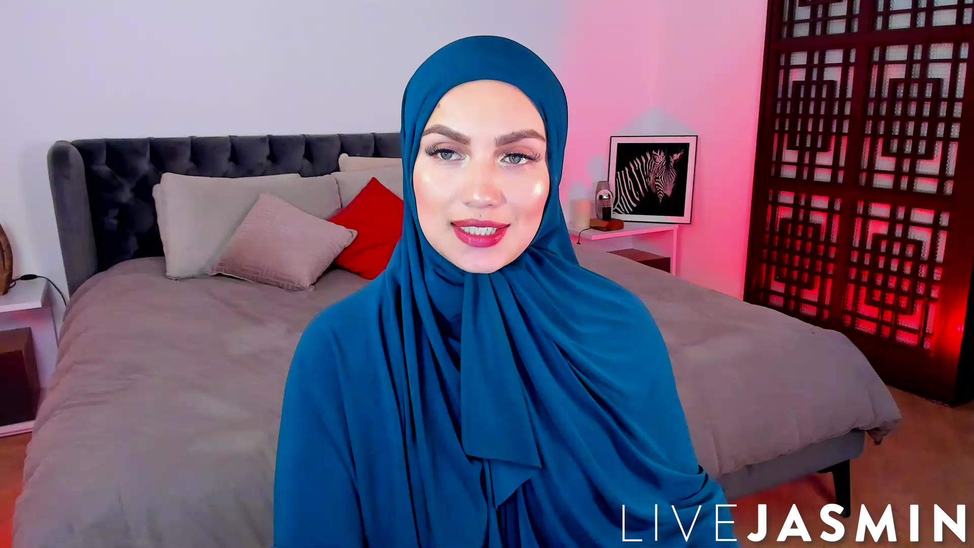 Free Chat images of LuciaLyone: